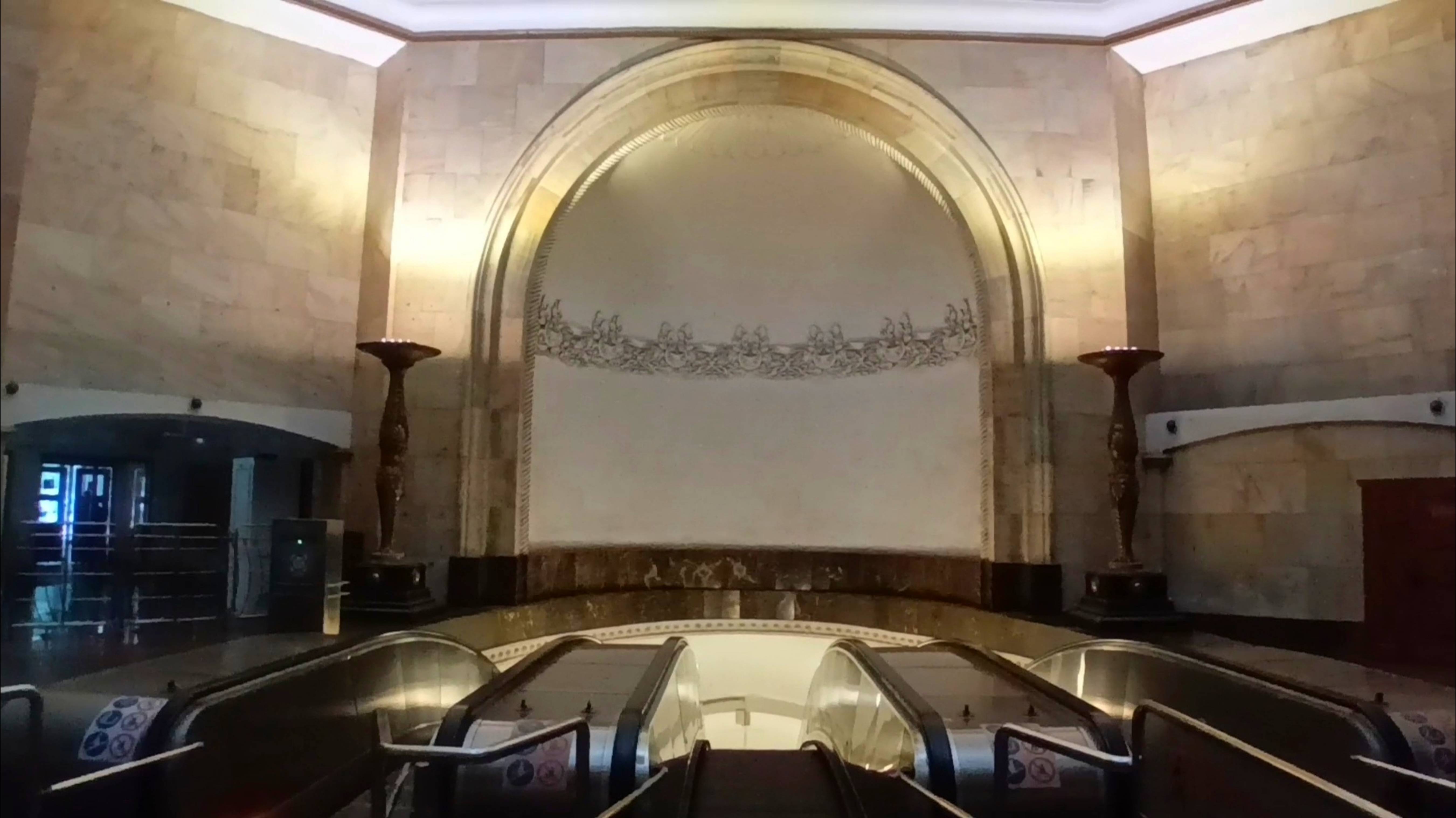 Ст. Площадь Революции - вестибюль