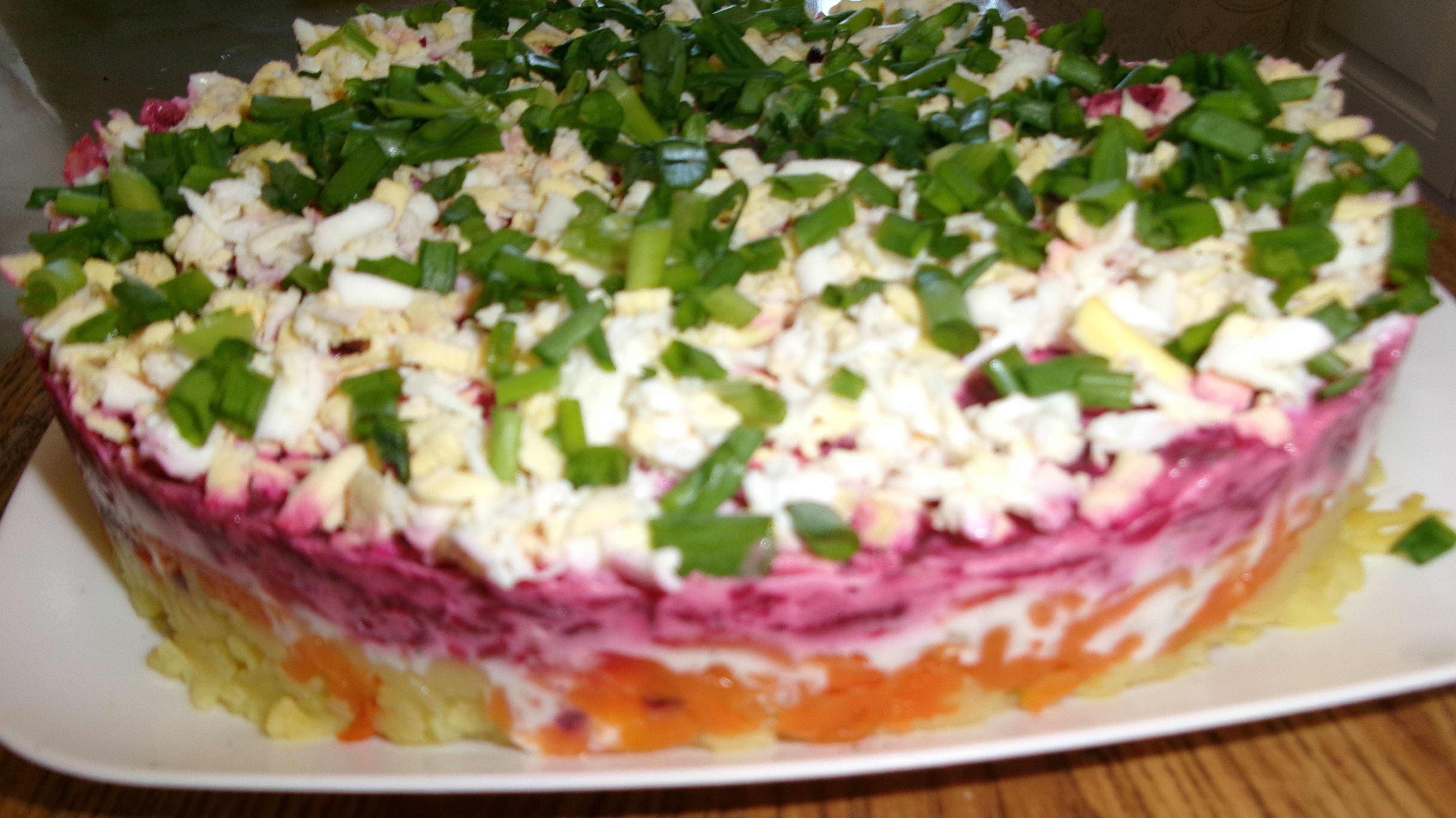 Рецепт.  Делюсь с вами рецептиком. Мне очень понравился салатик.  Консерва под шубой..