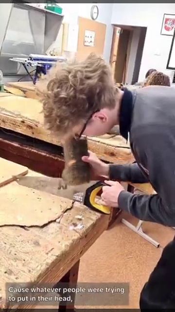 Что он не так делает?