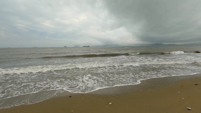 Гуляйте у моря после обеда, это очень полезно. Теперь сидеть в офисе я больше не буду.