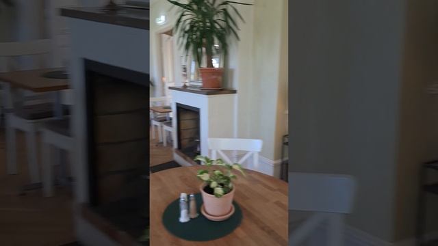 Вий ресторан, когда люди уже ушли после обеда.