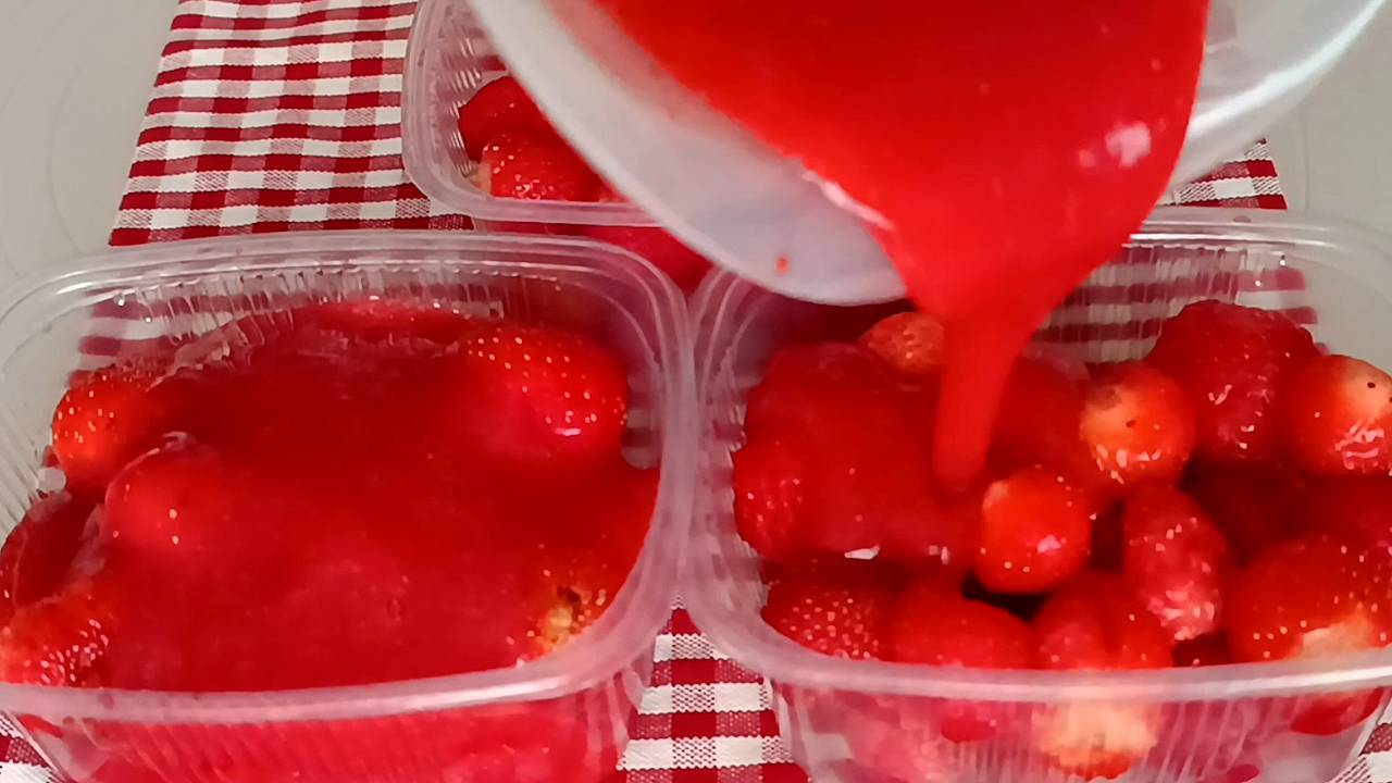 🍓 КЛУБНИКА НА ЗИМУ - классный способ заморозки клубники. Вкусно и полезно!