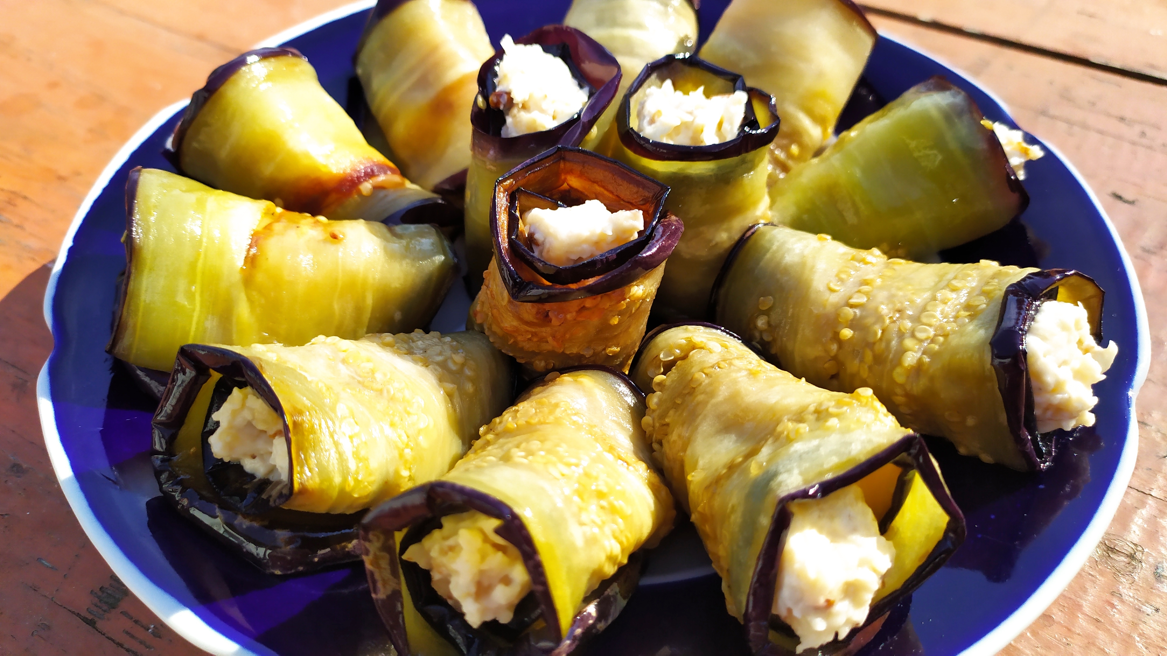 Рулетики из баклажанов с сыром и грецким орехом. Как сделать чтобы баклажаны не впитывали масло