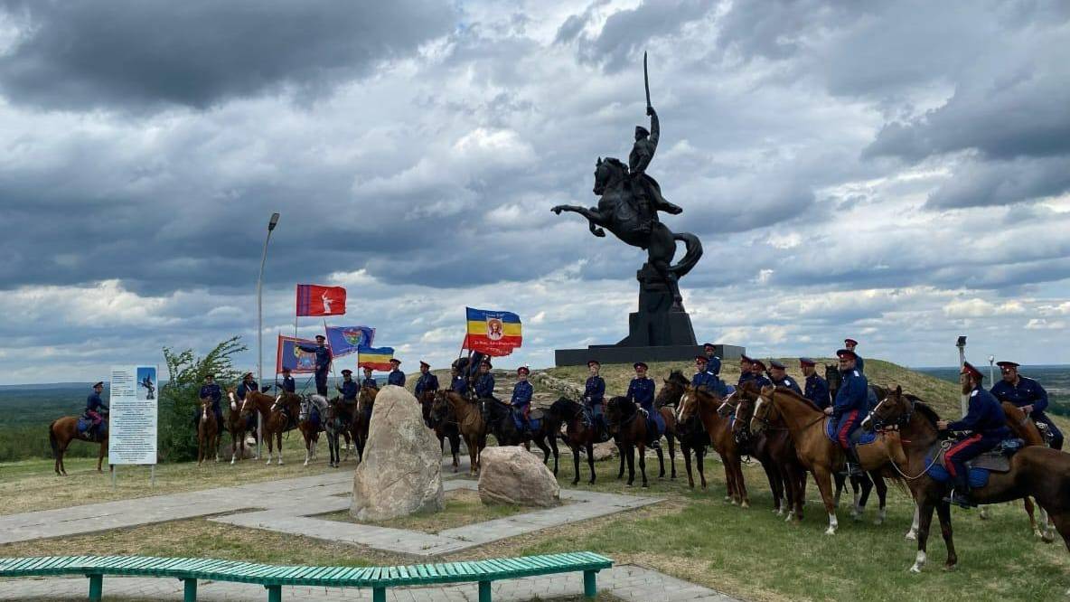 Конный переход донских казаков под девизом «От писателя к писателю».