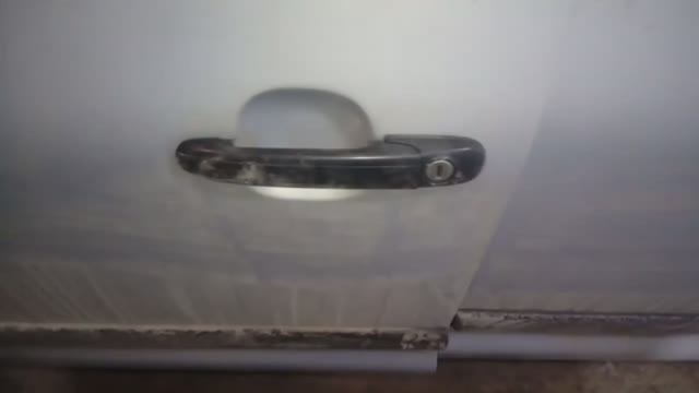 Как снять наружную ручку передней двери в автомобиле Фольксваген Шаран 2001г