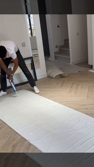 Как нанести клей на панели