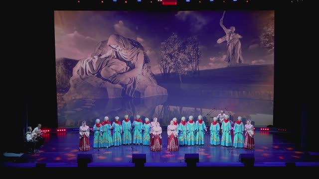 "На Мамаевом кургане" Сахалинский русский народный хор. Солистки Е. Политун, А. Першина