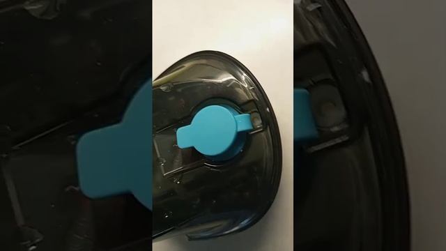 Пылесос вертикальный KT-595 паровой 6 в 1. Артикул 195127507. Показываю, откуда течет из контейнера