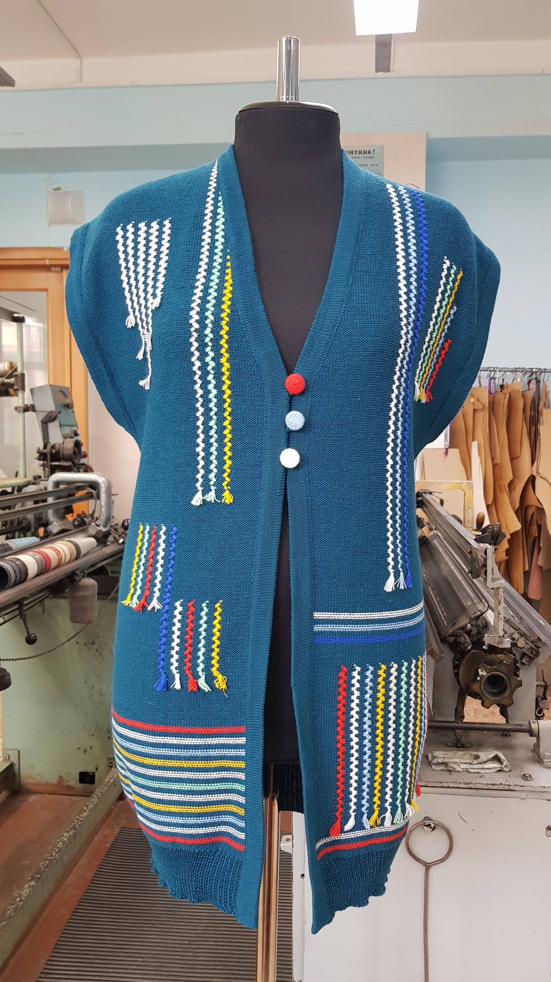 Жилет с декором из полос / Демонстрация и технология изготовления