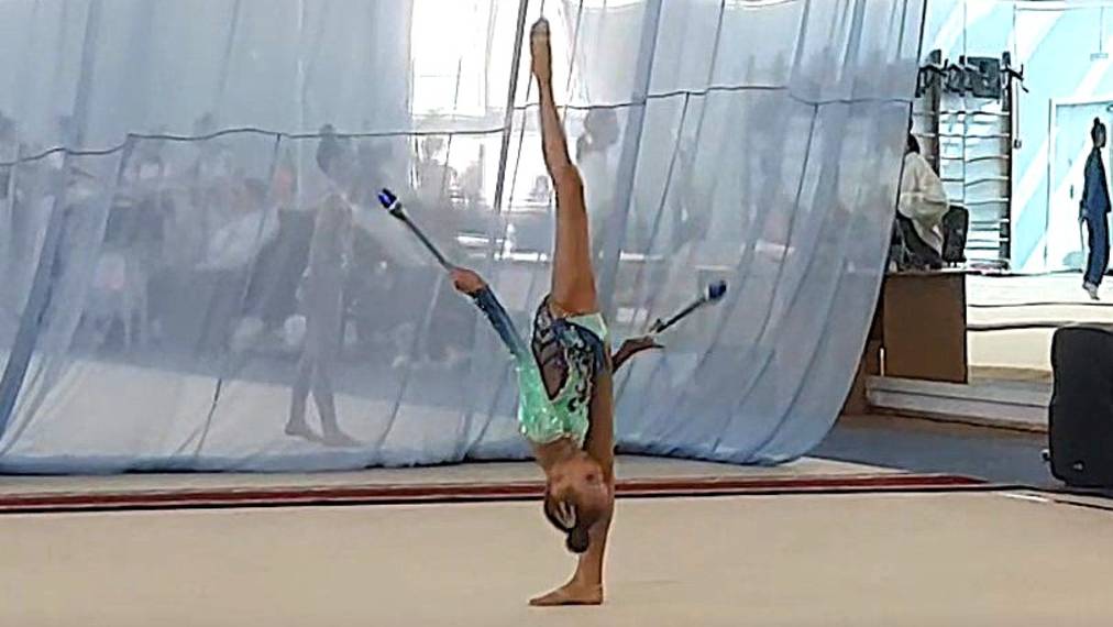 Соревнования по художественной гимнастике весення копель 6 апреля. Булавы