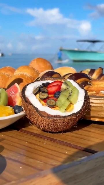 Тропический завтрак у берега  Маврикий