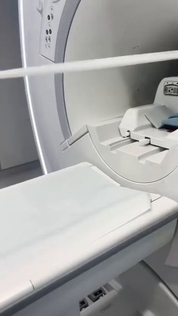 Магнитное поле аппарата магнитно-резонансной томографии (МРТ)