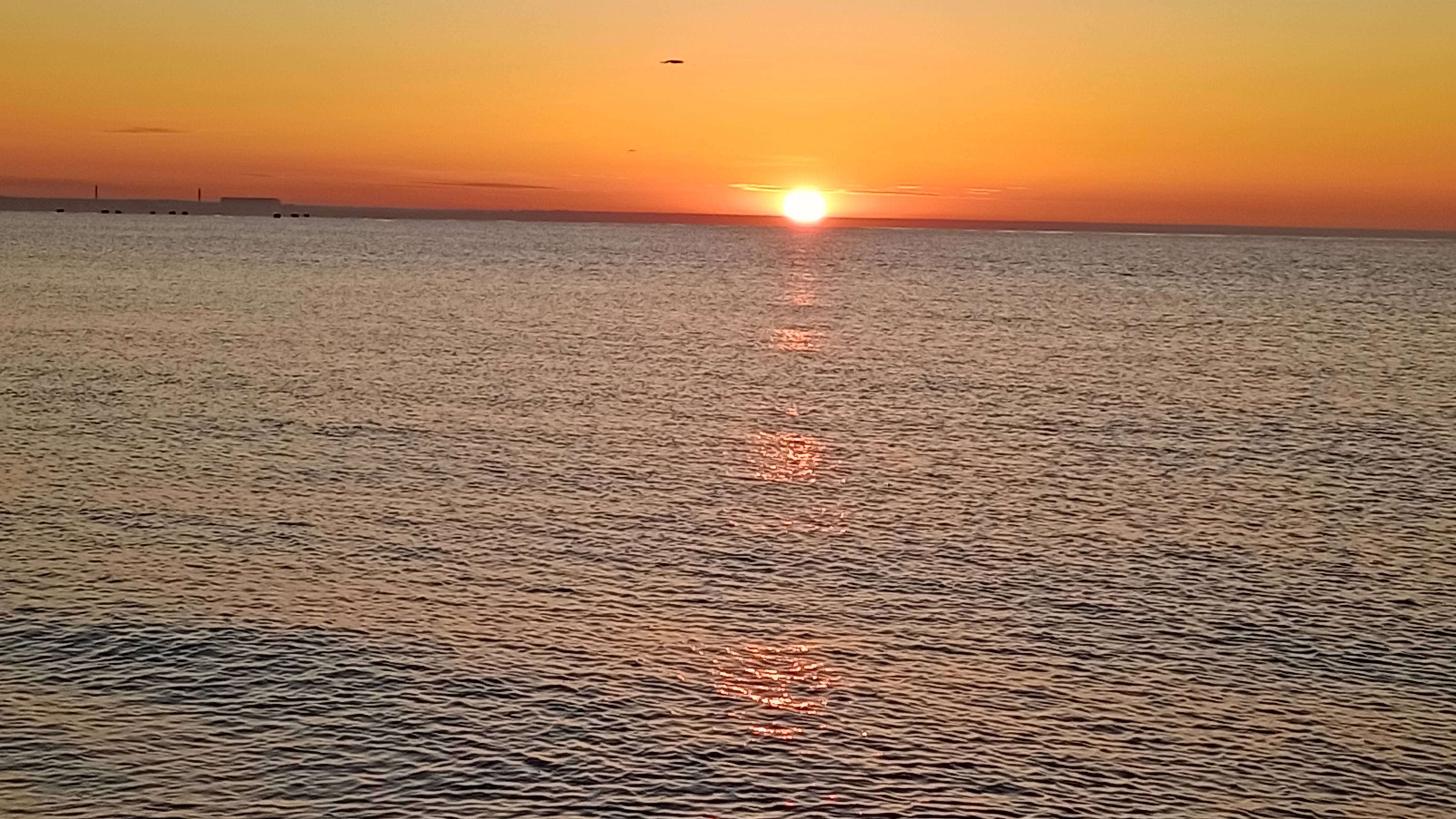 Рассвет на пляже в Крыму. Феодосия 23 мая 2025. Полчаса до начала рассвета и  рассвет