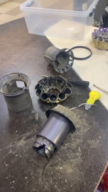 Не включается беспроводной пылесос Dyson v11 | Чистка циклона, замена АКБ в СПб и Ленинградской обл