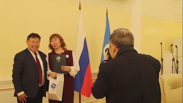 Моменты торжественного собрания общественности, посвященного 30 - летию Якутской балетной школы