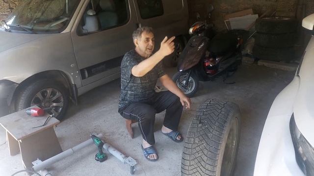 Как легко поменять колеса на Citroen Berlingo и на   Range Rover Evoque