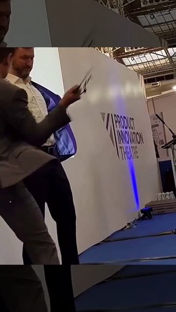 Презентация защиты от ножа и биты на главном менеджере компании