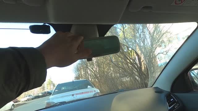 Лада Веста. Устраняем Металлический Бряк со стороны лобового стекла.