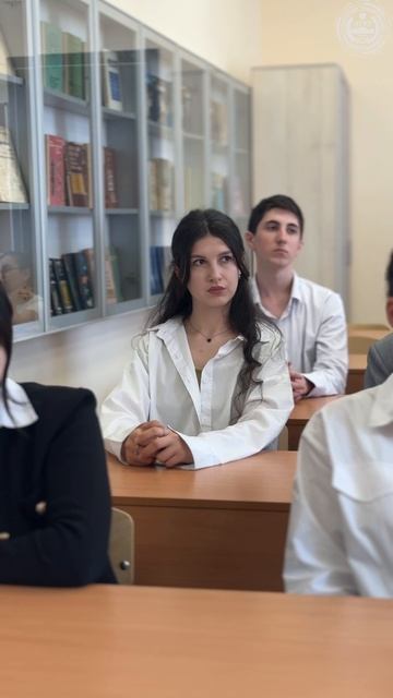 Беседа ректора  с учениками выпускных классов