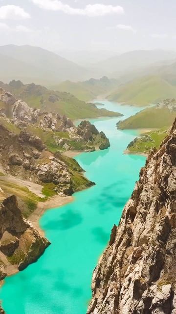 Кель-Суу — это одно из самых красивых озер Кыргызстана