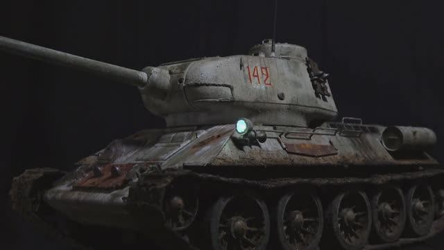T-34/85 1/16 Hobby Boss [iWJo5-2DnP0]