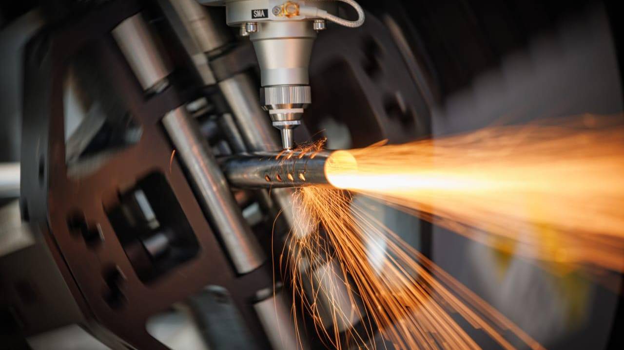 Лазерный комплекс по резке труб и профиля LiMark 3000Вт