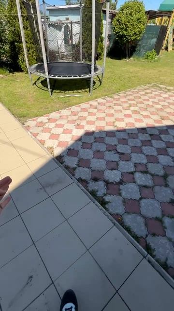 На плитку наезжать запрещено!