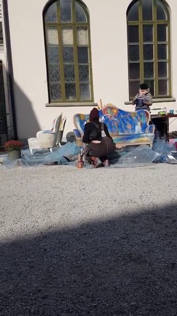 Ассоциация художников, ремеслеников и дизайнеров привлекает внимание