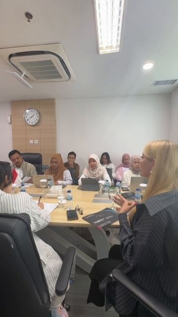 Диалог с г-ном Суниндио Сурио Хердади