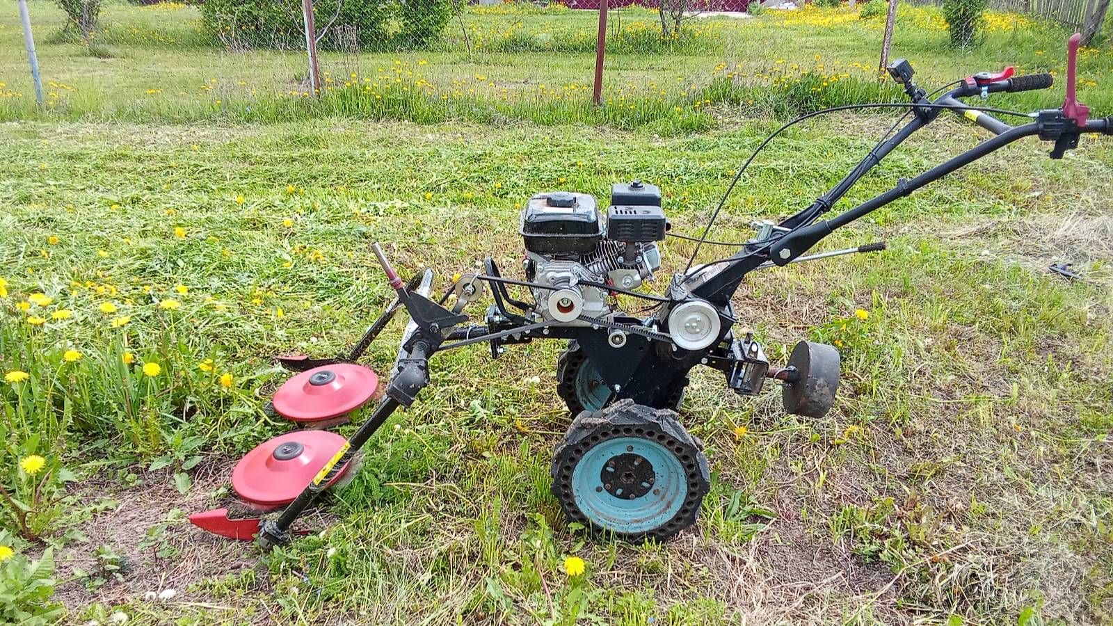 Роторная косилка Заря на легком мотоблоке