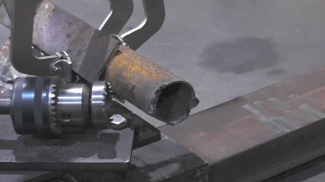 Агрегат для торцовки круглых и квадратных труб под углом