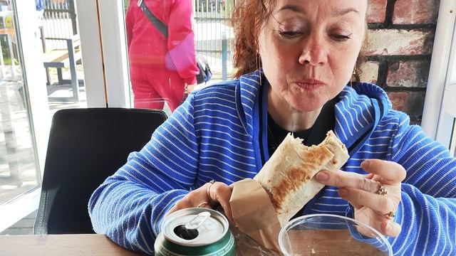 Шаверма из королевских креветок на берегу Балтийского моря, Зеленоградск