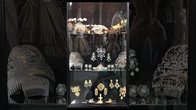 👗 Причёска и платье валенсианки 🌷