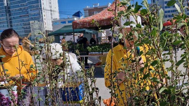 В Якутске проходит XIII Городская специализированная выставка ярмарка "Дача. Огород. Усадьба."