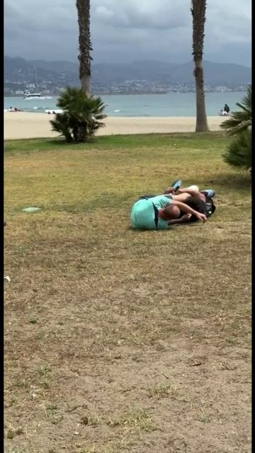 Парни из Ливерпуля на отдыхе в Испании