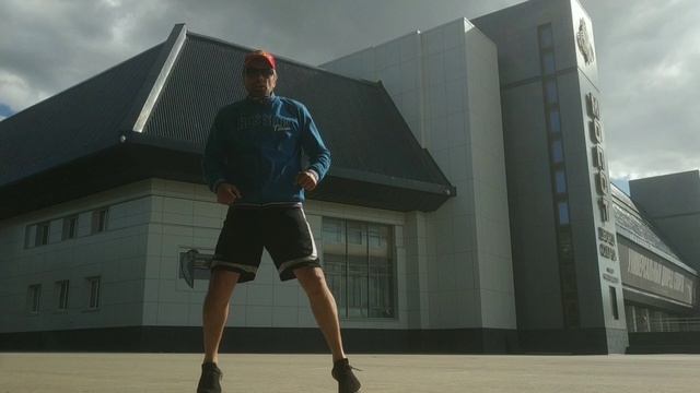 Бокс СССР: бросок руки от пружины ног.