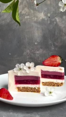 Торт «Клубника-Малина-Личи» без капельки сахара! 🍰