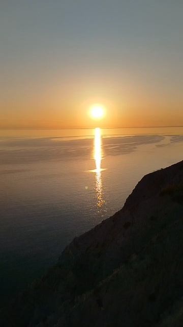 Апрельский морской закат в Анапе.