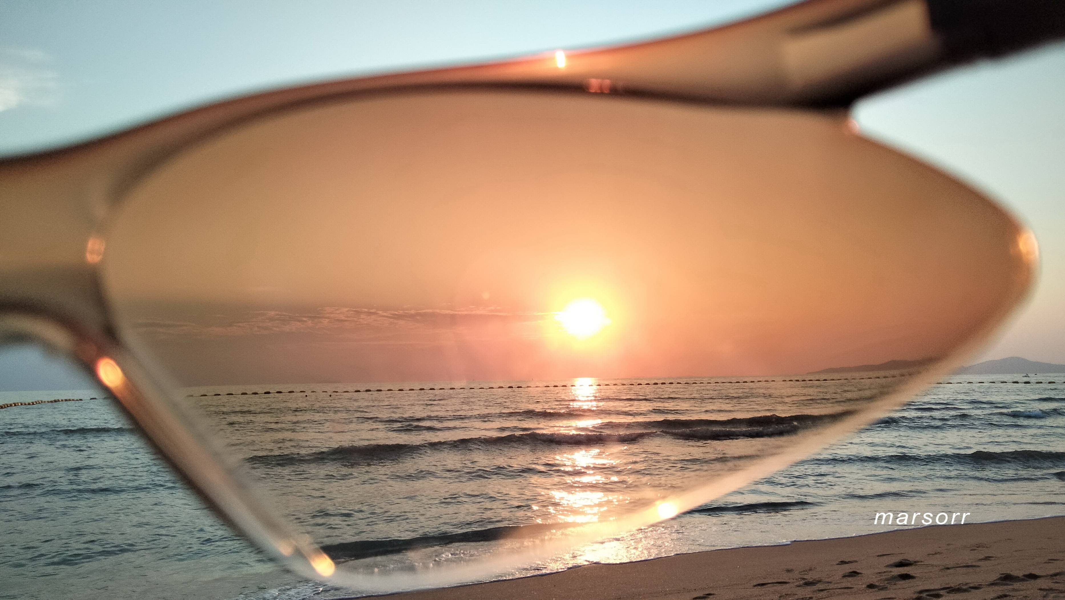 просто небо, берег и закат или добавить желтизны