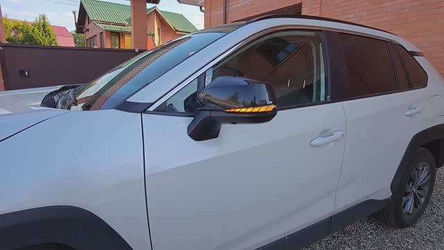 Динамические указатели поворотов на TOYOTA RAV4.