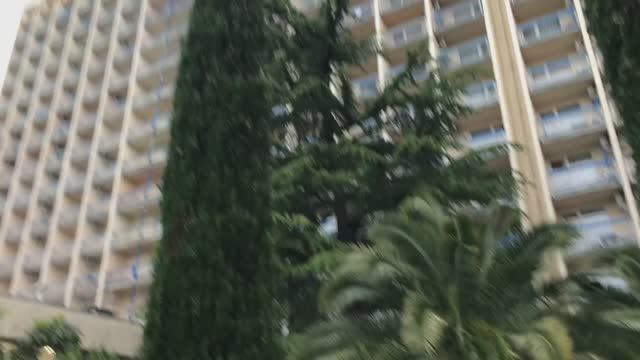 Привет, Адлер. До вселения в отель еще много времени. Решили ознакомимся с окрестностями.