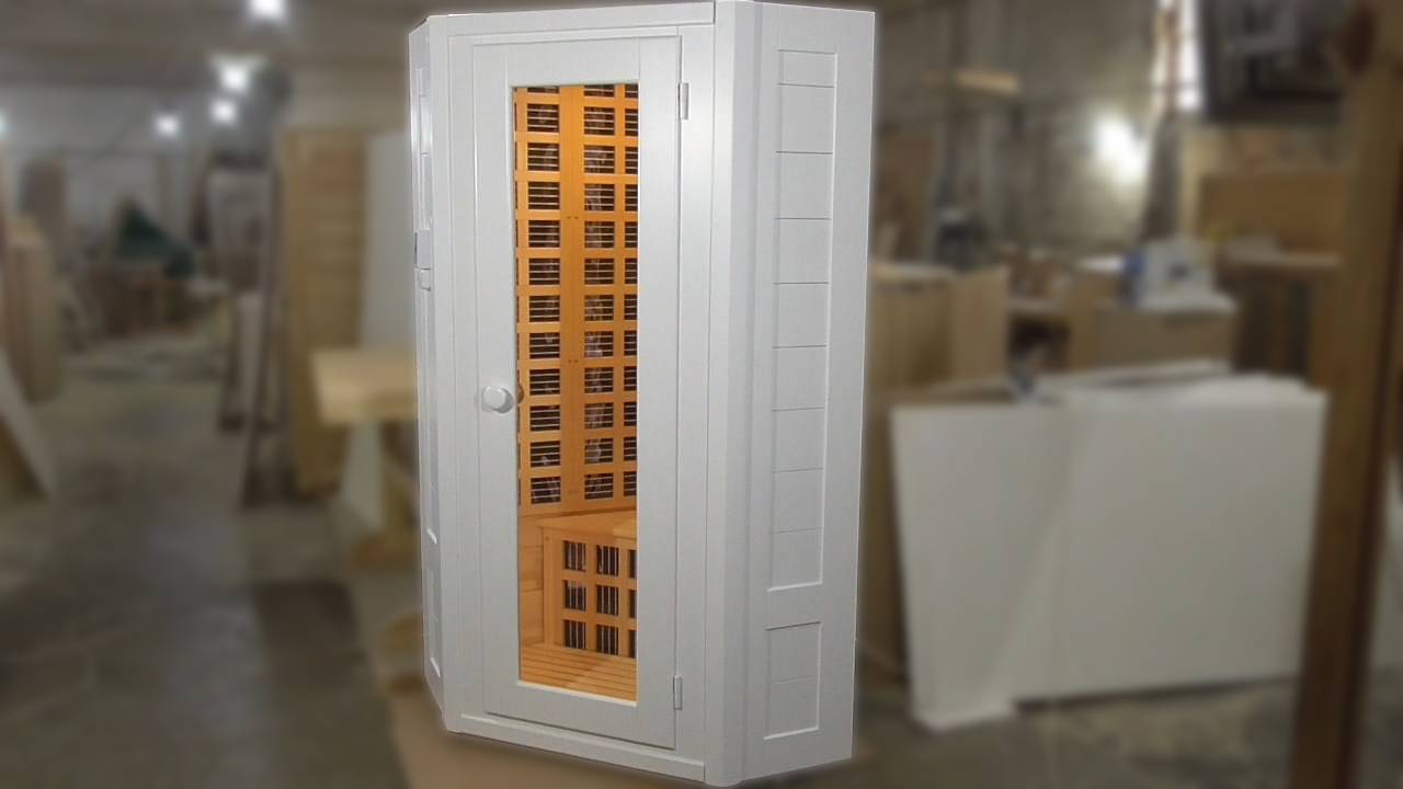 Видеообзор окрашенной в белый цвет кедровой ик-сауны с карбон. нагревателями и с множеством опций