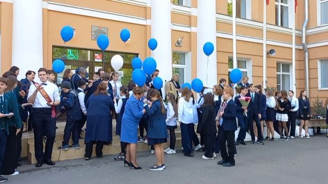 Церемония награждения хорошистов на торжественной линейке 24 мая 2025