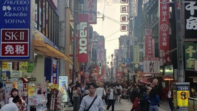 Гайд:Icecreсam Video Editor Переход " Подпрыгивание" в коллаже с пробуждающимся Дотонбори.