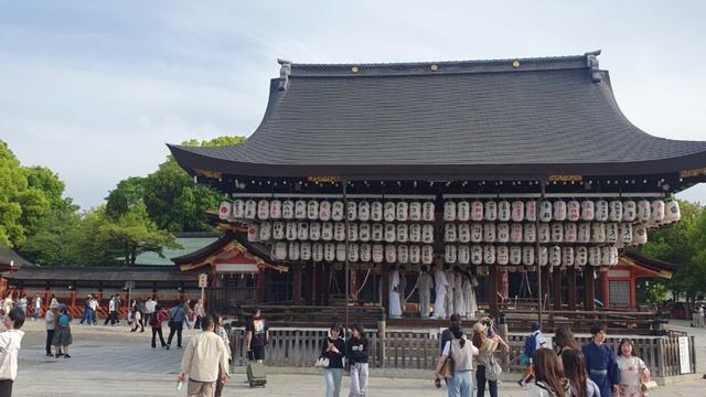 Гайд:Icecreсam Video Editor:Эффект перехода  "Увеличение" в коллаже храмов в Киото.