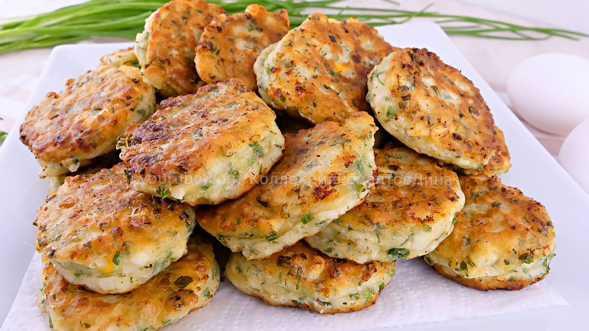 Ленивые пирожки на кефире с зеленым луком и яйцом! Оладьи с припеком! Когда лень возиться с тестом!