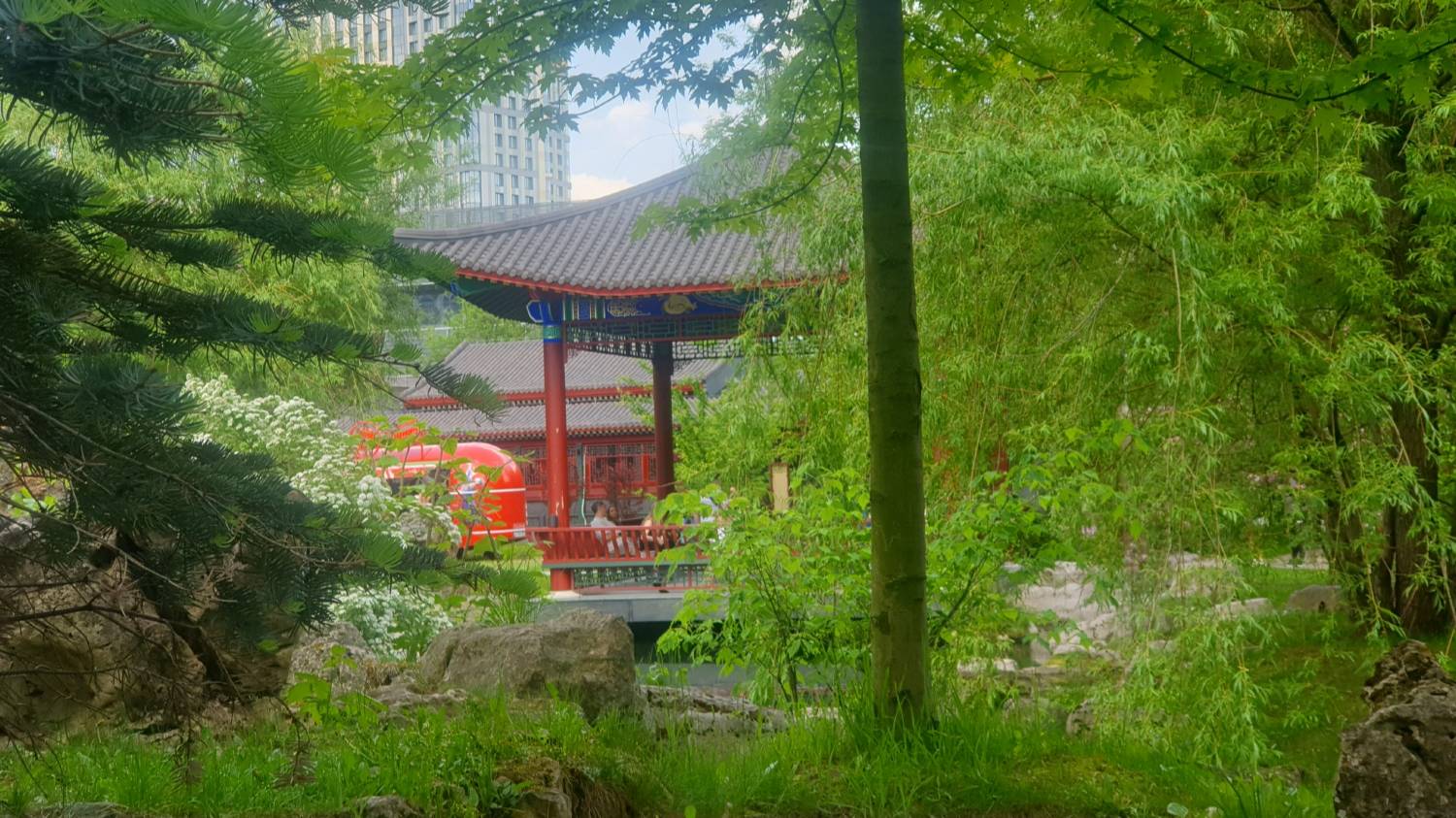 Прогулка по китайскому парку Хуамин