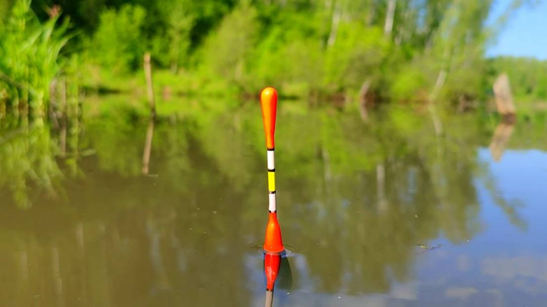 ОЧЕНЬ УЛОВИСТАЯ ПОПЛАВОЧНАЯ СНАСТЬ. КРУПНЯК ПОДОШЁЛ НА ПРИКОРМКУ