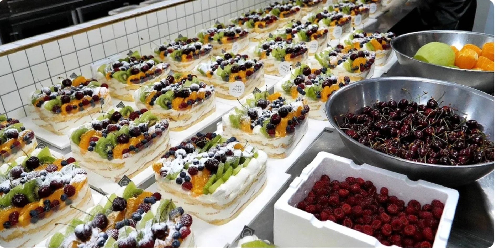 удивительное массовое производство фруктовых тортов