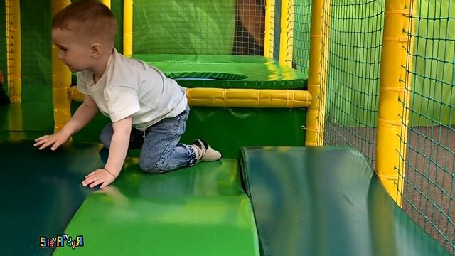 ДЕНЬ РОЖДЕНИЯ АНДРЕЯ В ИГРОВОЙ С ДРУЗЬЯМИ